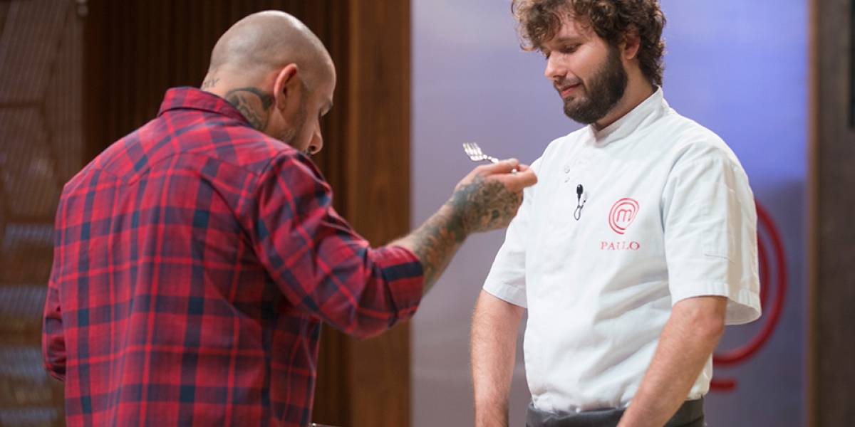 Jurados do 'MasterChef Profissionais' dão bronca em Paulo por ser 'devagar'