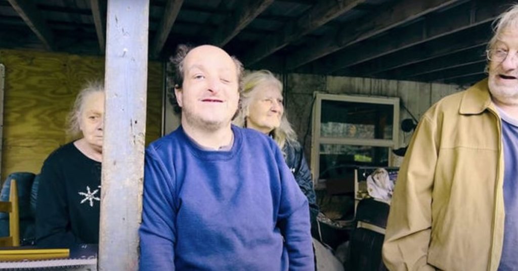 Homem documenta 'a família mais incestuosa do mundo'